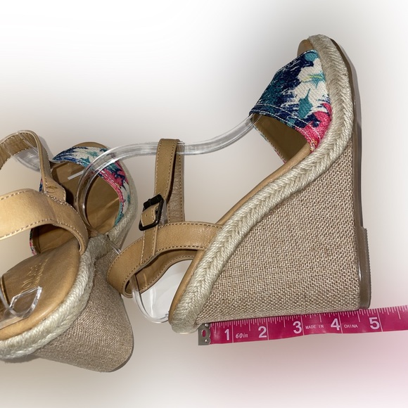 Dolce by Mojo Maxy | Shoes | Dolce By Mojo Moxy Floral Fabric Wedge ...